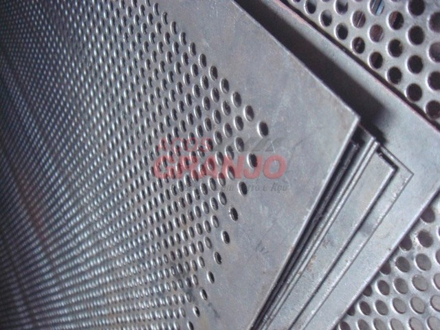 Chapa de ferro perfurada - Aços Granjo